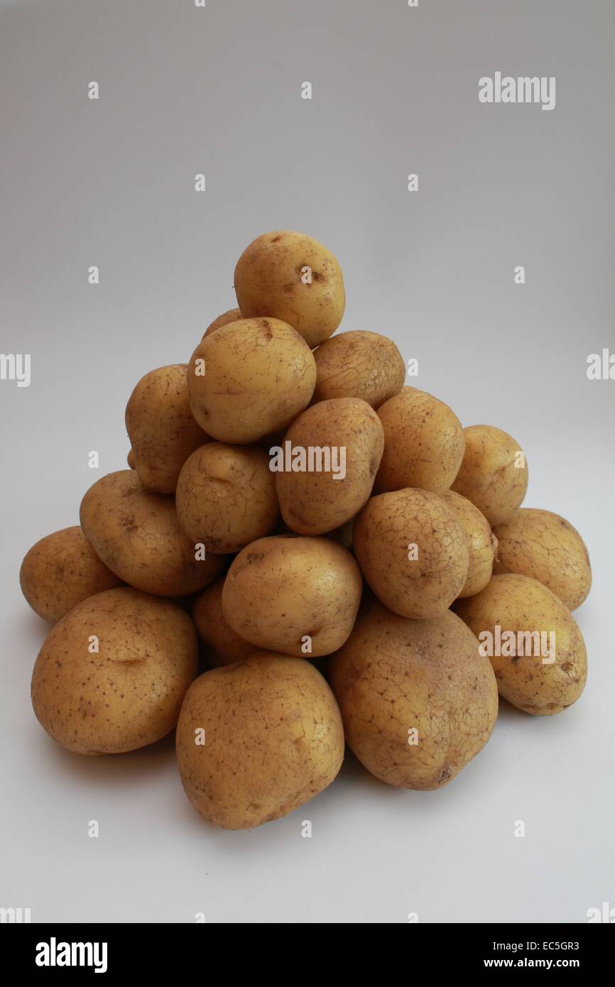 Pile of potatos hi-res stock photography and images - Alamy