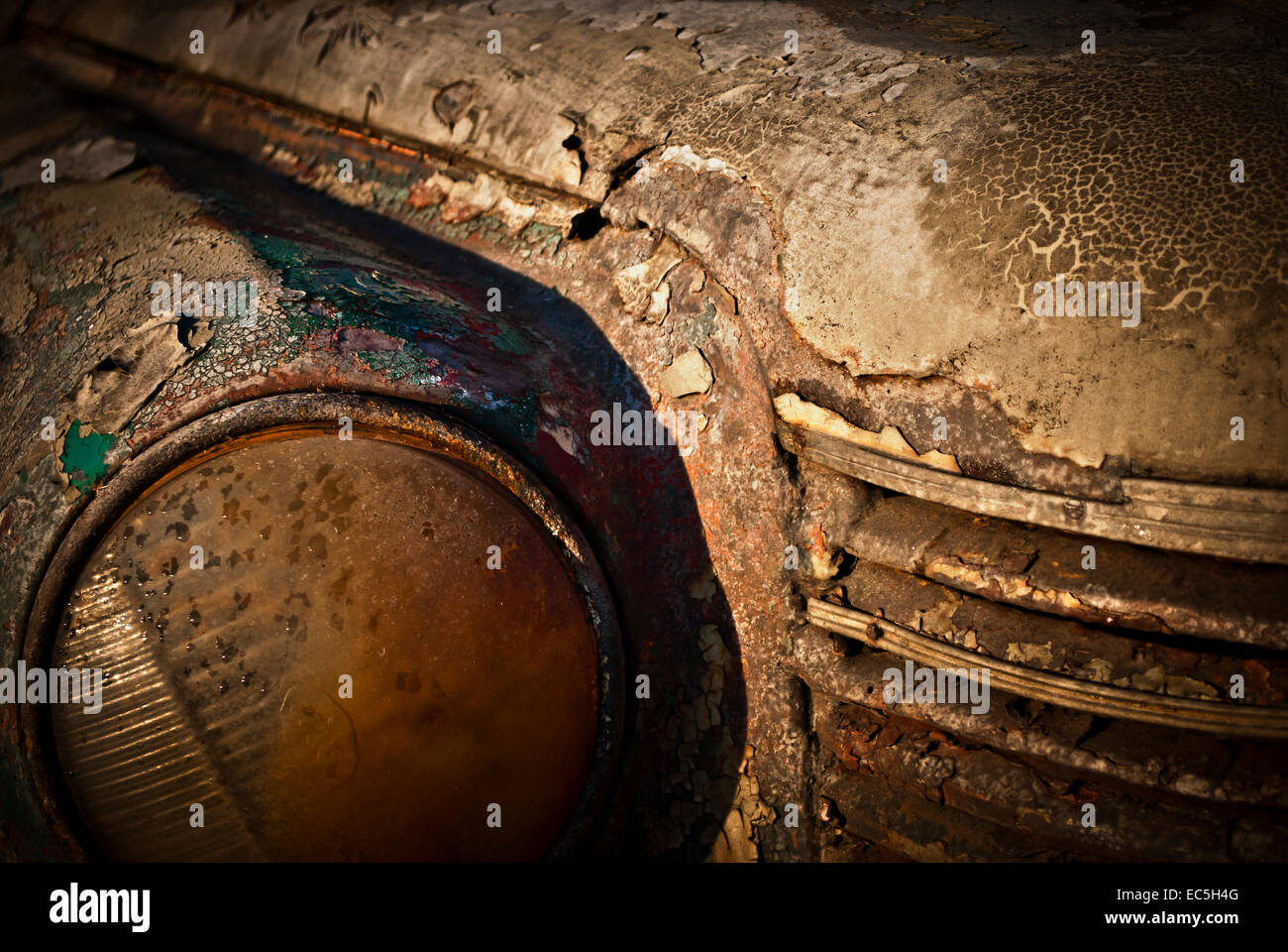 Rusty oldtimer Detail Headlights, hood and grill Stock Photo - Alamy