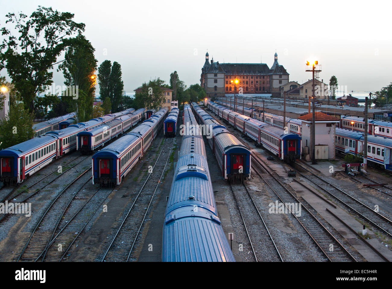 railway terminus Istanbul Stock Photo - Alamy