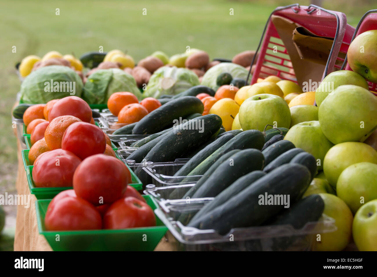 Fruit and Vegetable Stand Stock Photo - Alamy