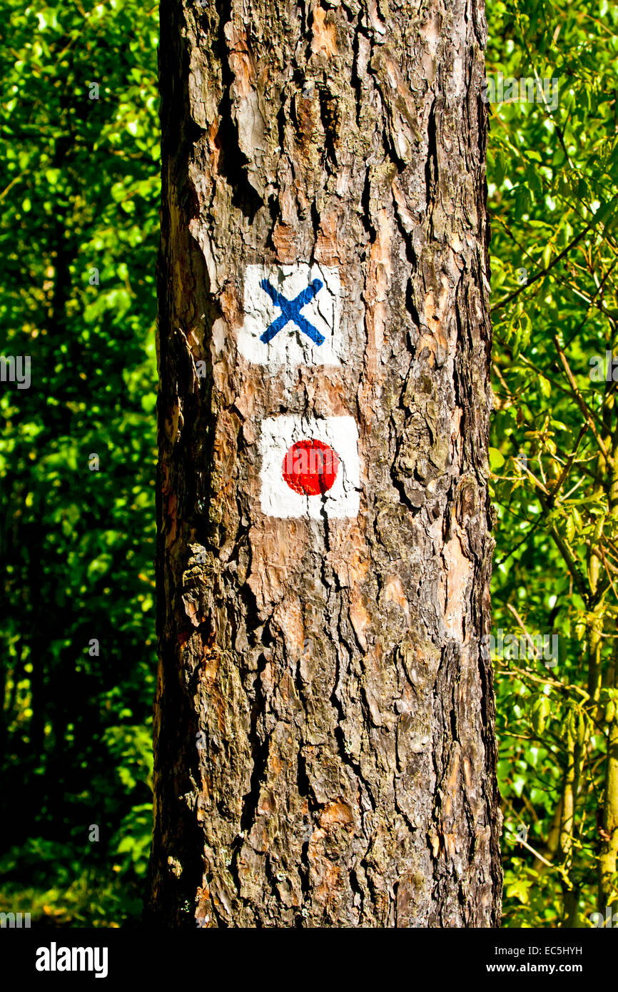 Trails signs hi-res stock photography and images - Alamy