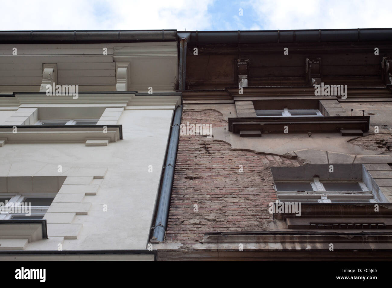 Fragmented facade hi-res stock photography and images - Alamy