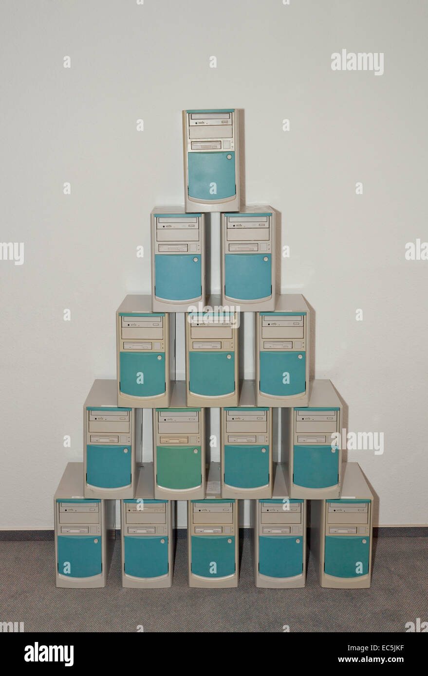 Pile of computers hi-res stock photography and images - Alamy