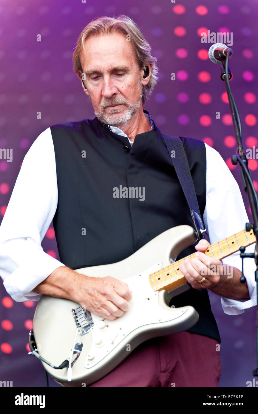 Mike and the Mechanics live on Kiel Week 2014, June 24 Genesis-Member ...