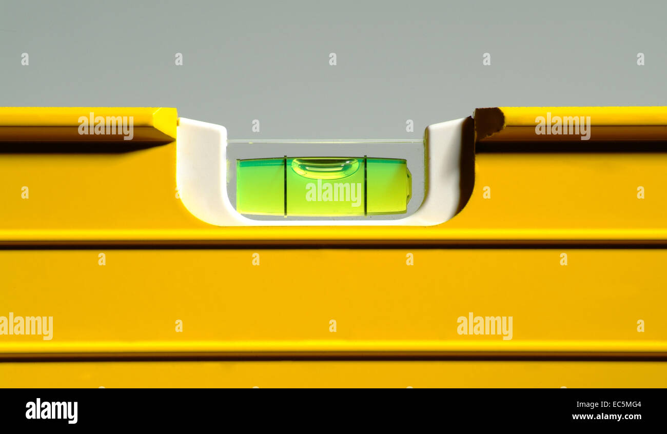 Spirit level yellow Stock Photo - Alamy