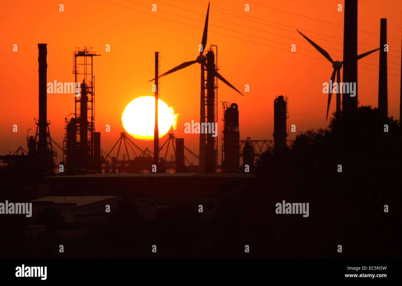 Industrial plants hi-res stock photography and images - Alamy