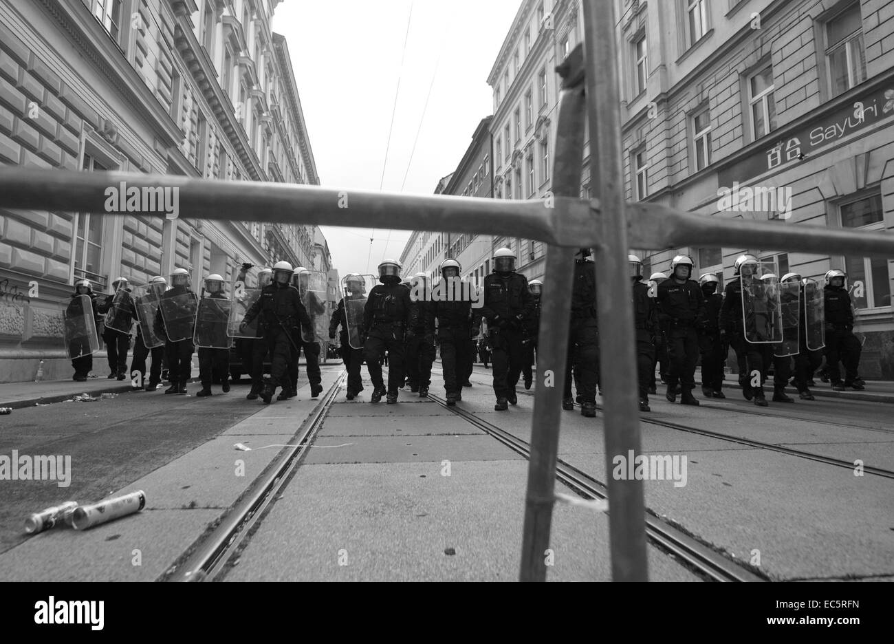 Special operations officers hi-res stock photography and images - Alamy