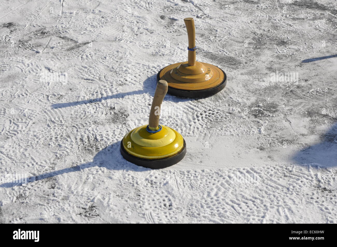 Outdoor curling hi-res stock photography and images - Alamy