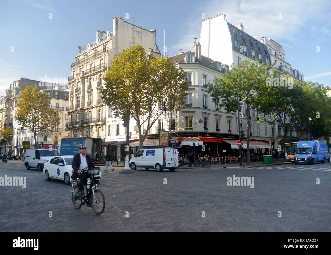 Smart shops and houses of Place Denfert-Rochereau in the 14th ...