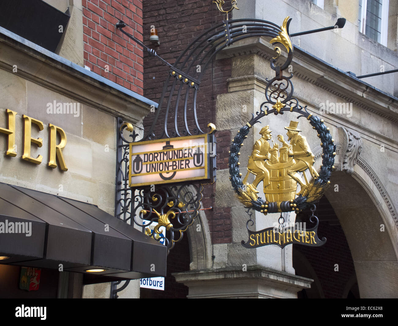 Guest house sign hi-res stock photography and images - Alamy