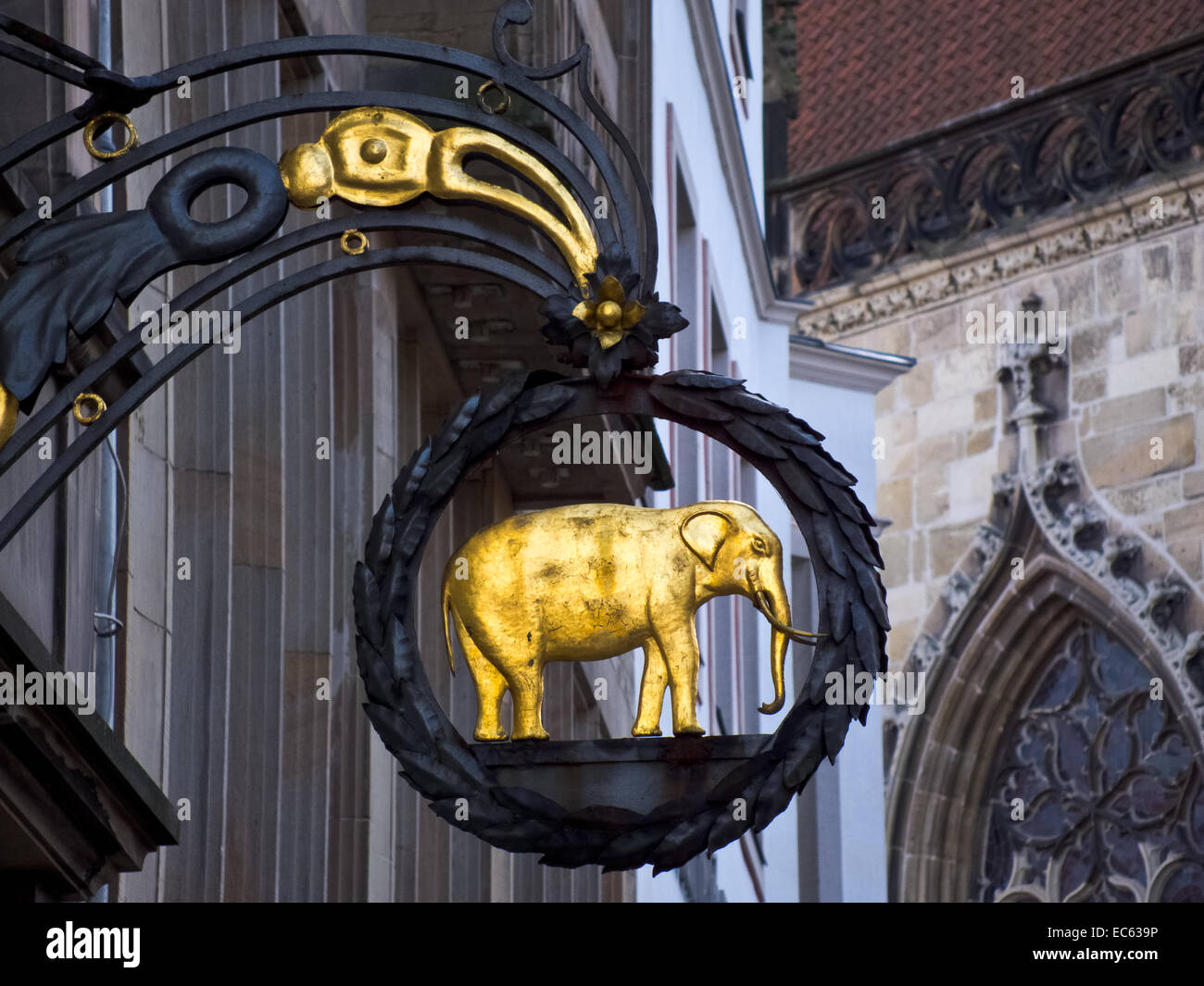 Guest house sign hi-res stock photography and images - Alamy