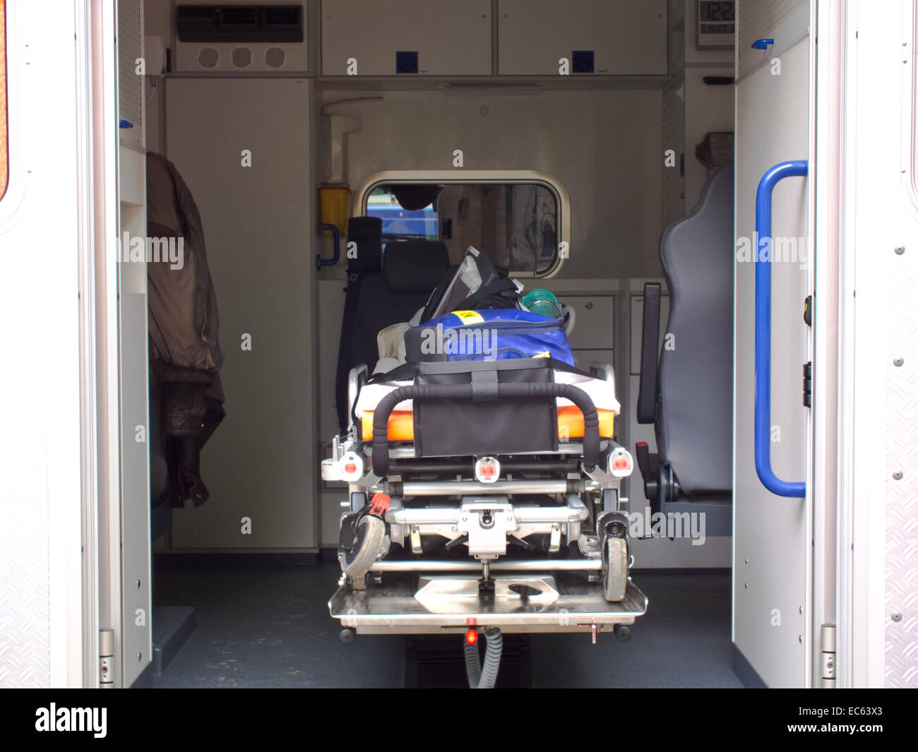 Ambulance for society hi-res stock photography and images - Alamy