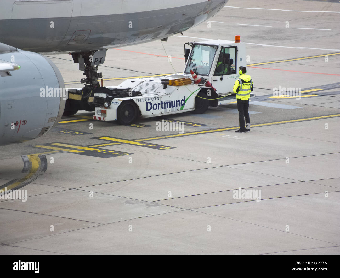Push back truck hi-res stock photography and images - Alamy