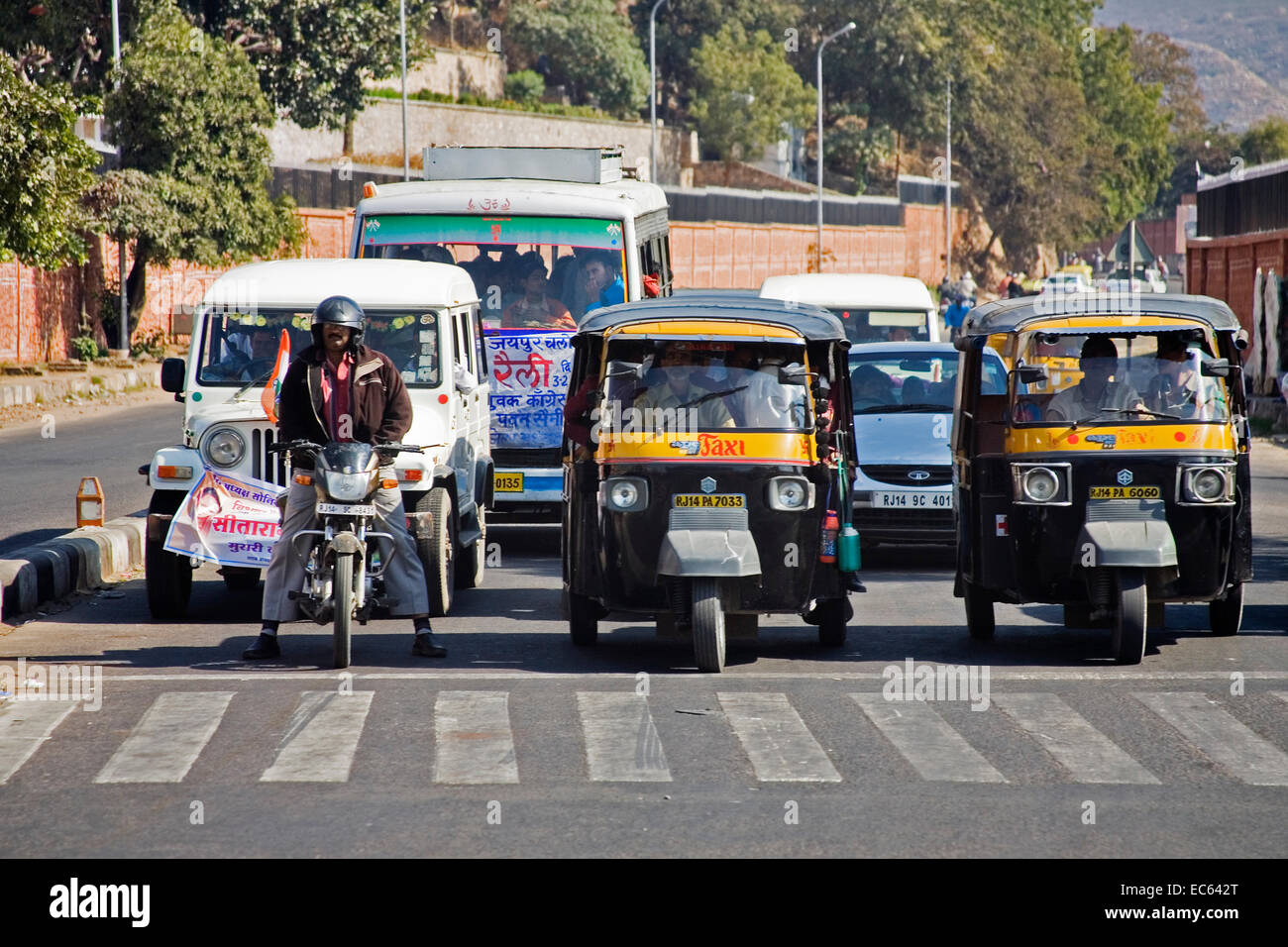Road Traffic Signs India Stock Photos & Road Traffic Signs India Stock ...