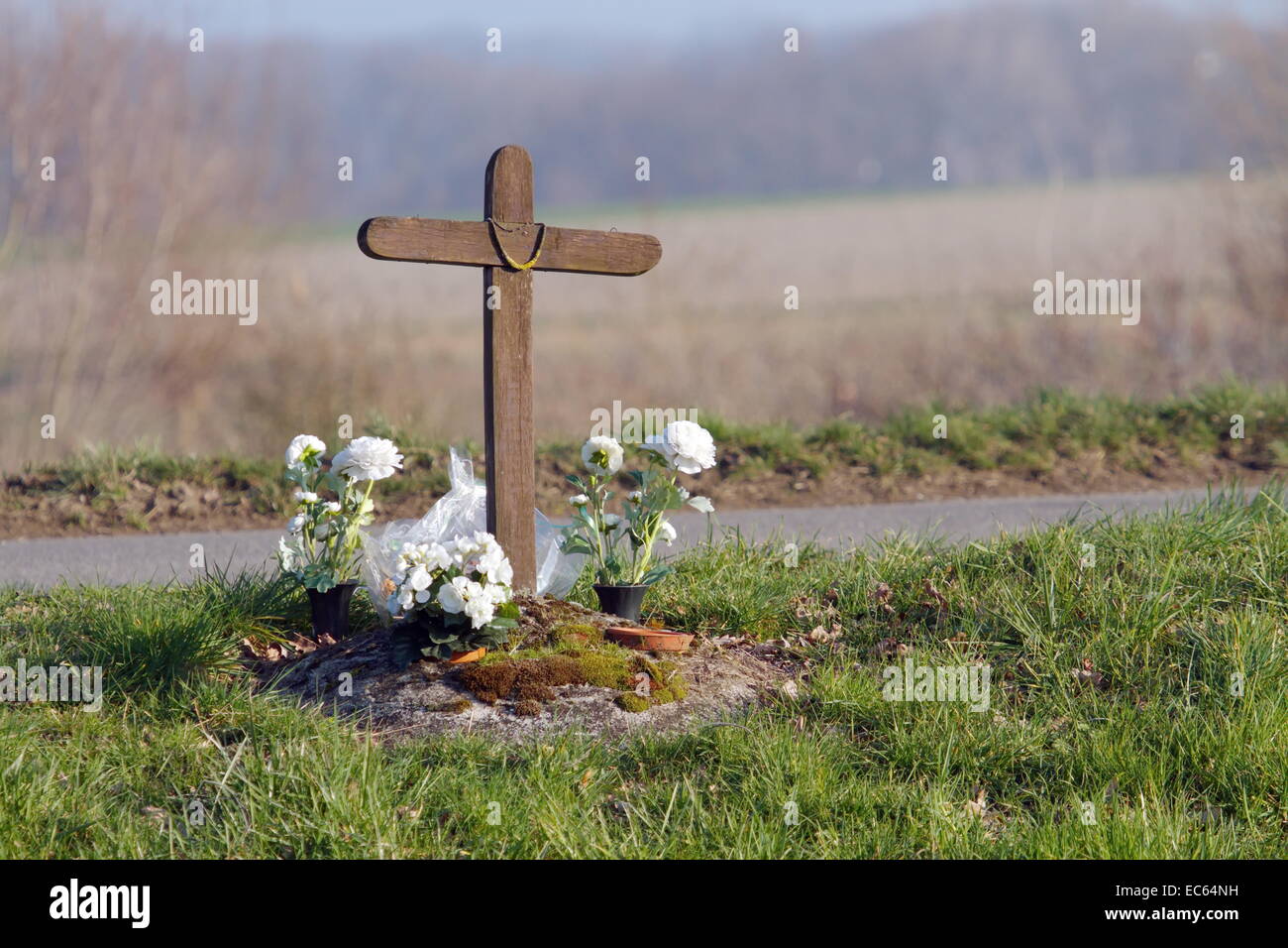 Car on grave hi-res stock photography and images - Alamy
