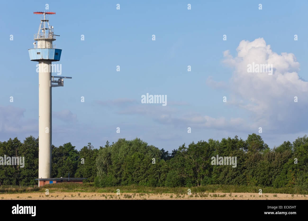 Spinning radar antenna hi-res stock photography and images - Alamy