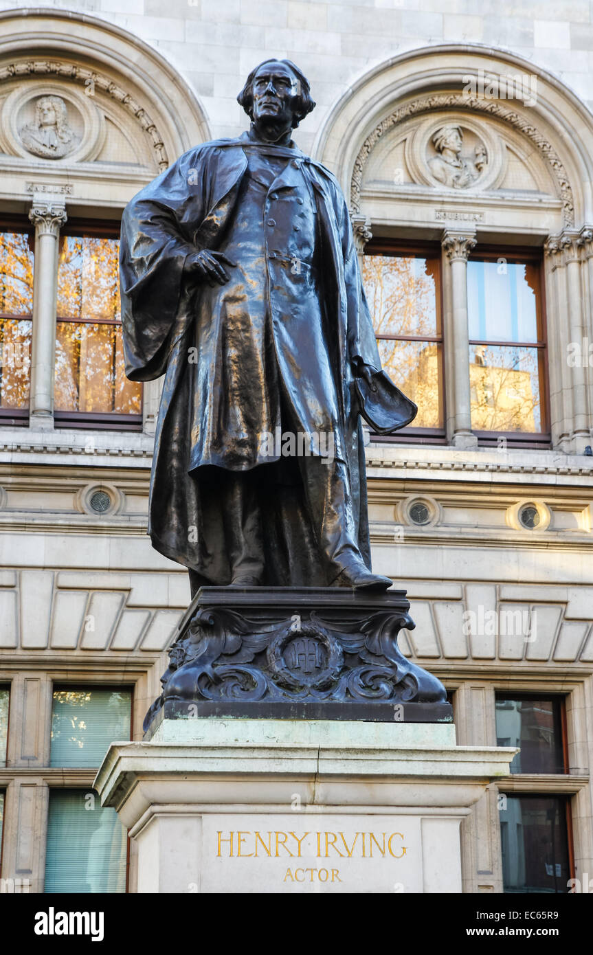 Statue of henry irving hi-res stock photography and images - Alamy