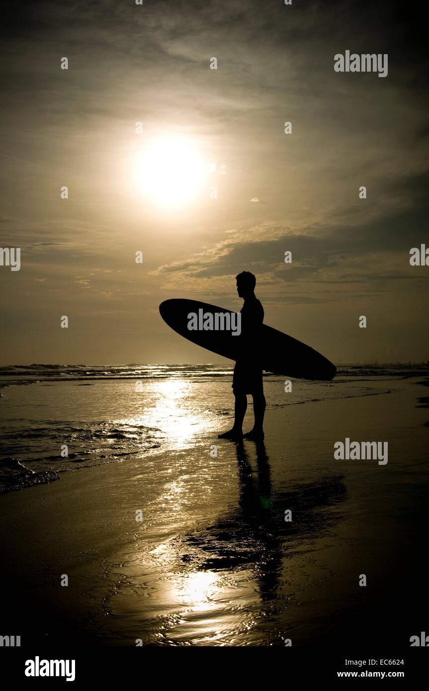 Surfer shadow hi-res stock photography and images - Alamy