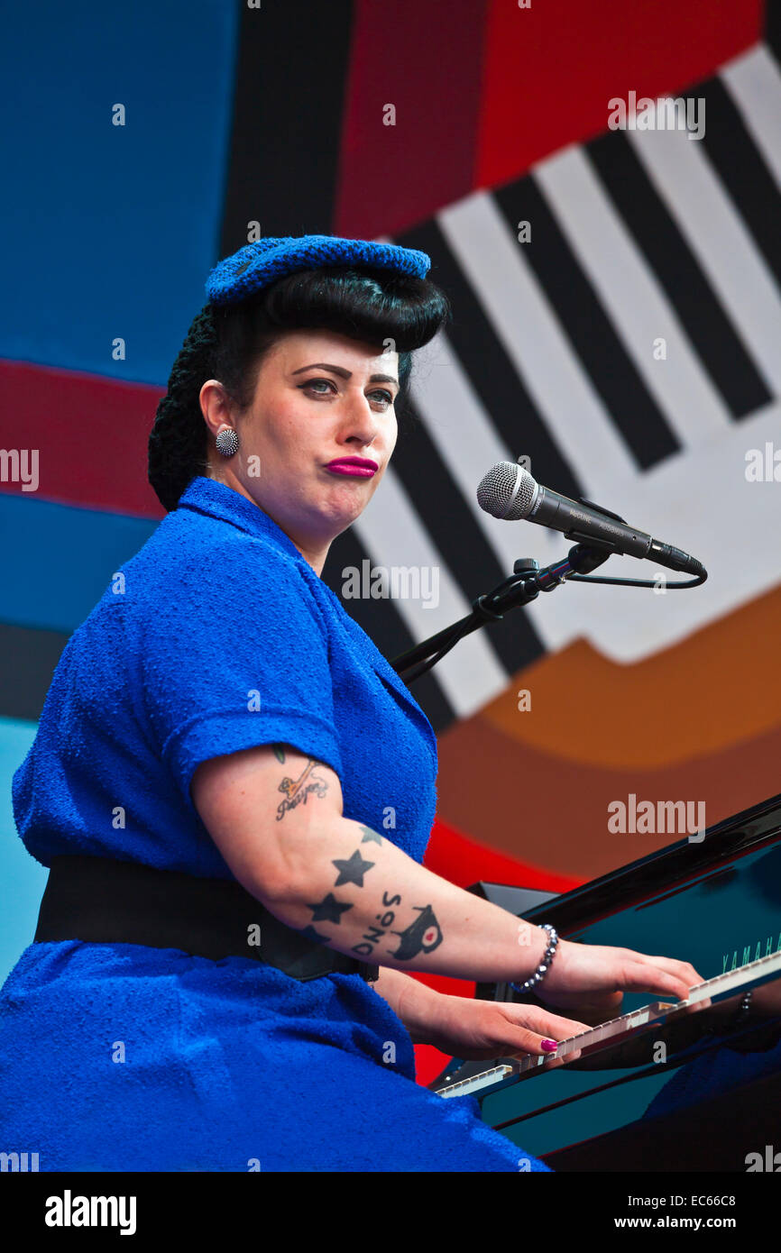 DAVINA SOWERS of DAVINA AND THE VAGABONDS preforms on the main stage at ...