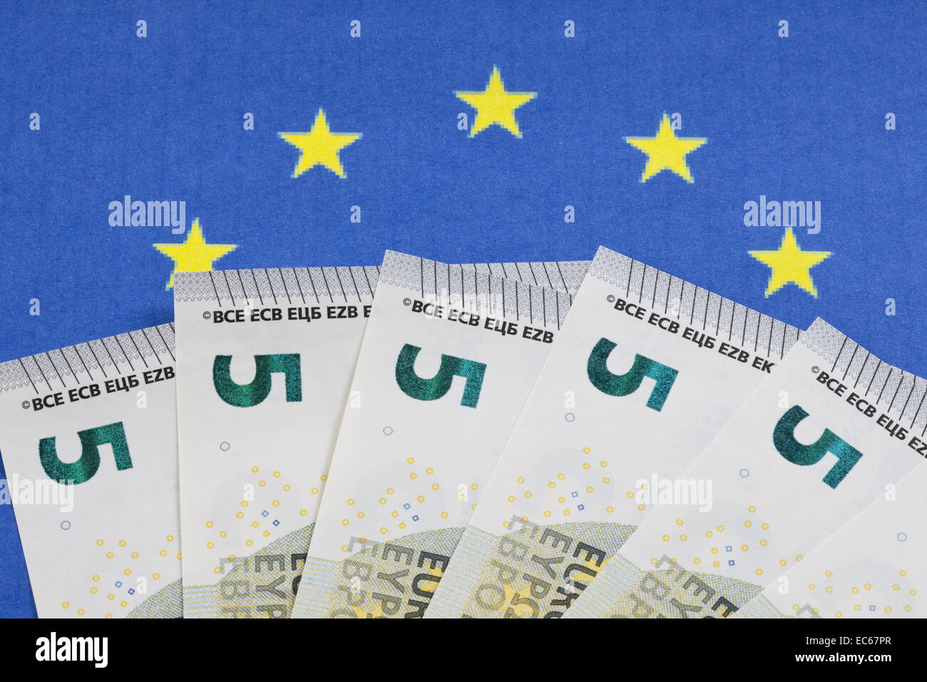 New 5 Euro banknotes in front of the European flag Stock Photo - Alamy