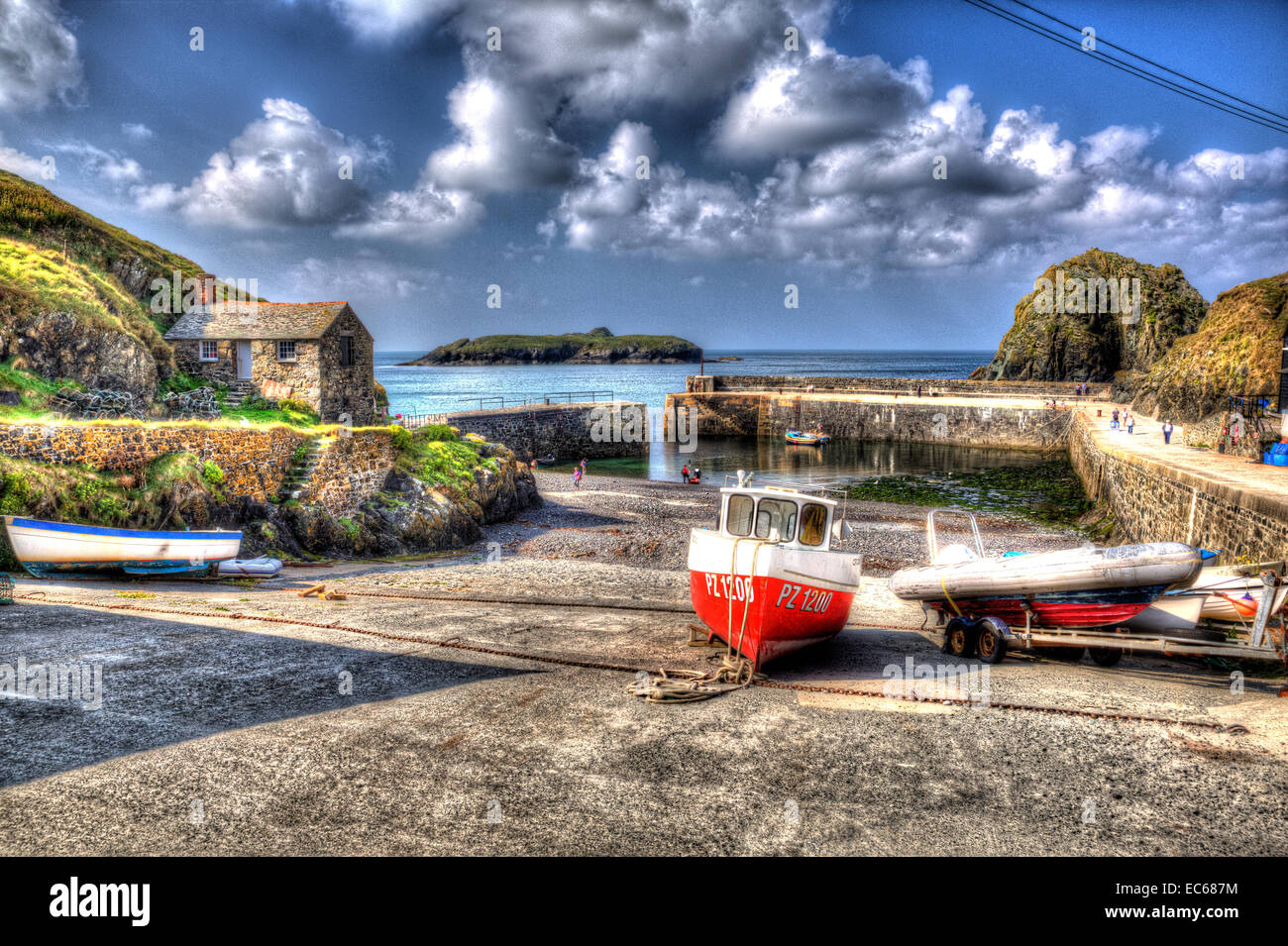 Mullion cove harbour hi-res stock photography and images - Alamy