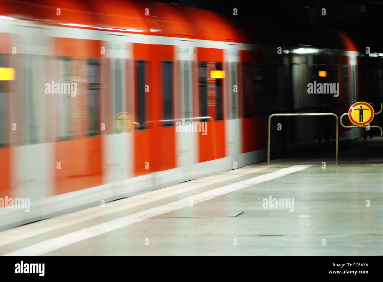 Subway symbol hi-res stock photography and images - Alamy