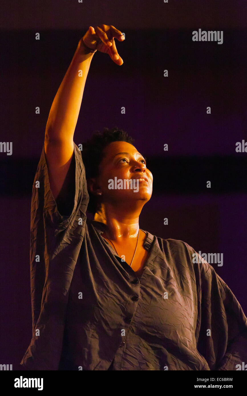 Female singer performing at jazz club hi-res stock photography and ...