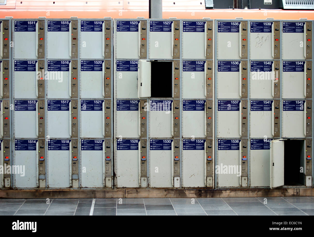 Coin lockers hi-res stock photography and images - Alamy