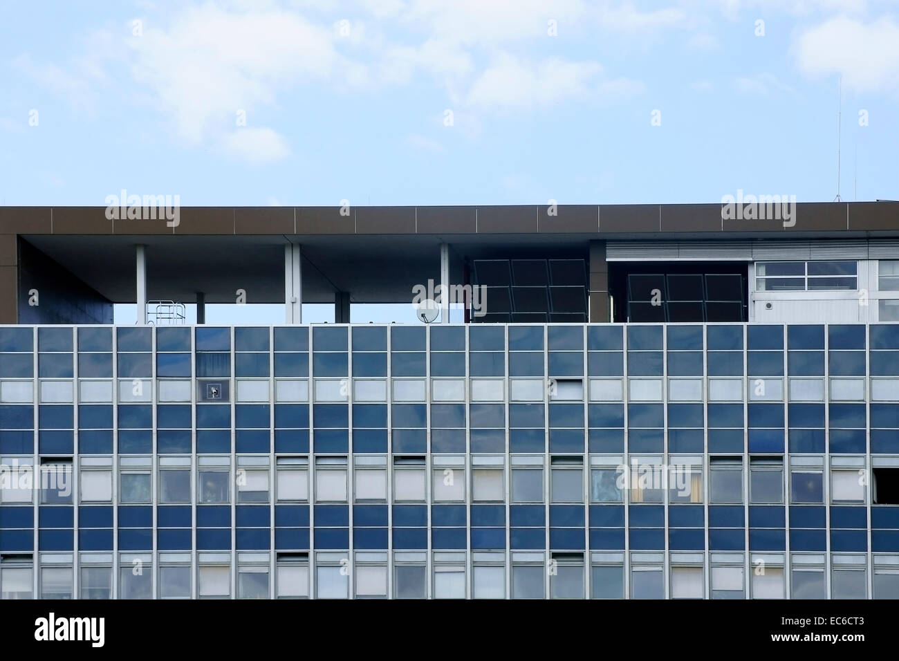 Office building with roof shelter Stock Photo - Alamy