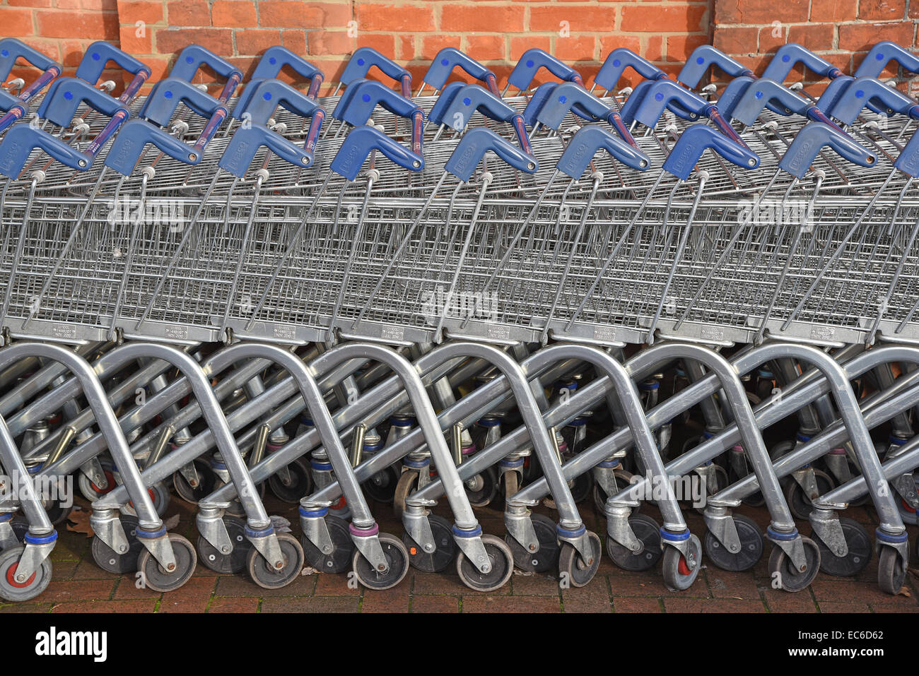 Tesco supermarket trolleys hi-res stock photography and images - Alamy