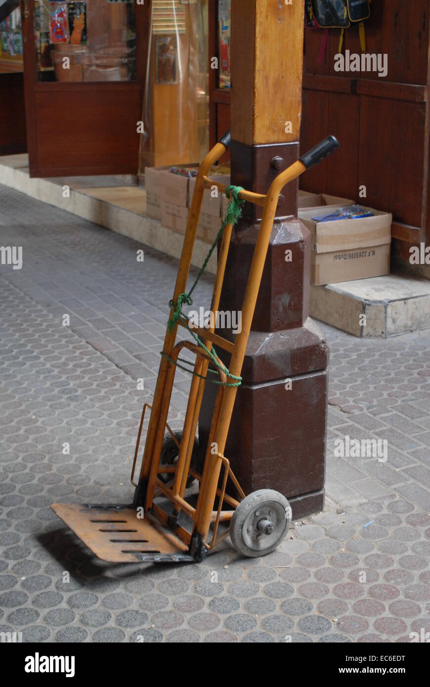 Barrow load hi-res stock photography and images - Alamy