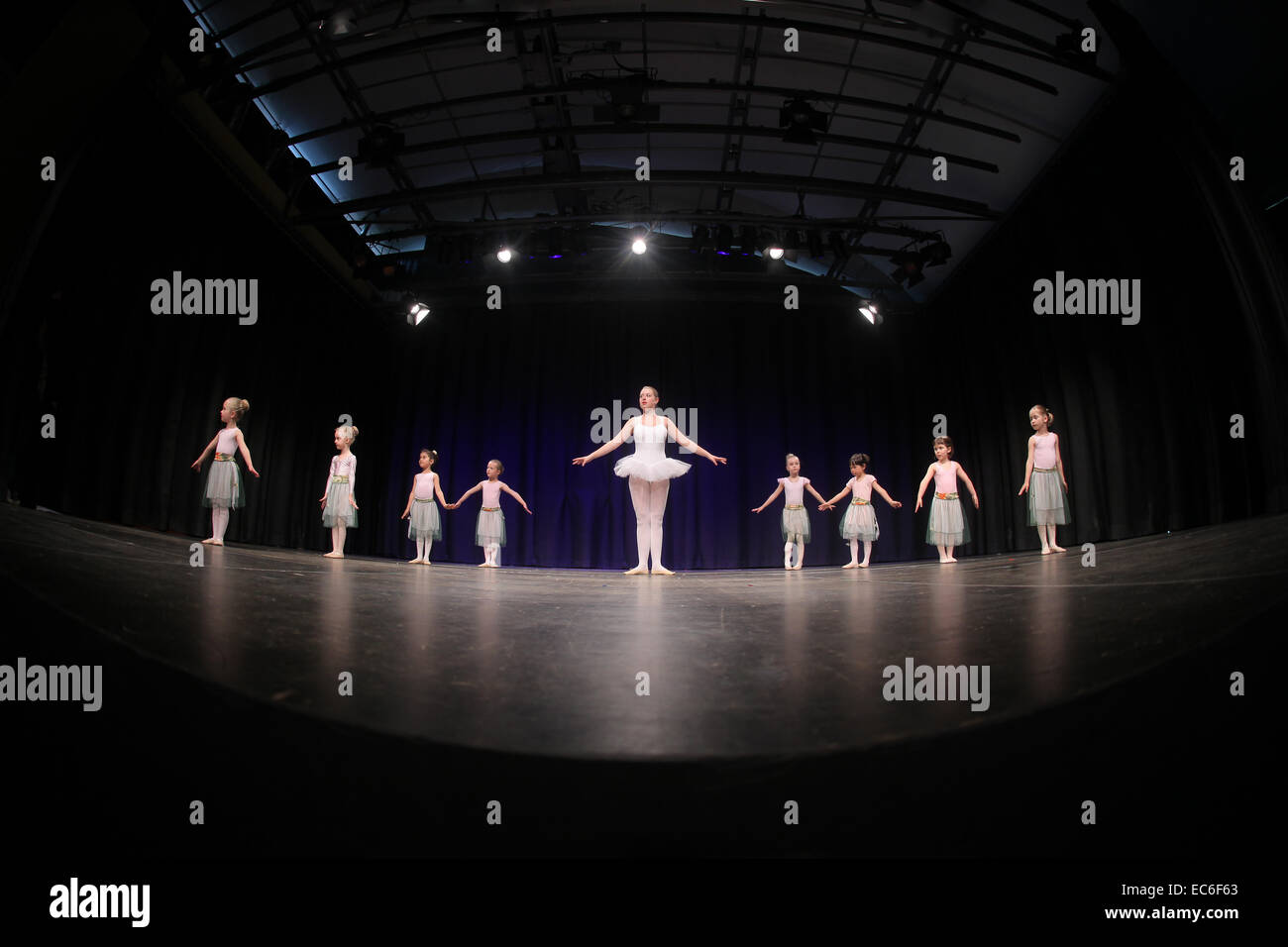 Ballet dance move hi-res stock photography and images - Alamy