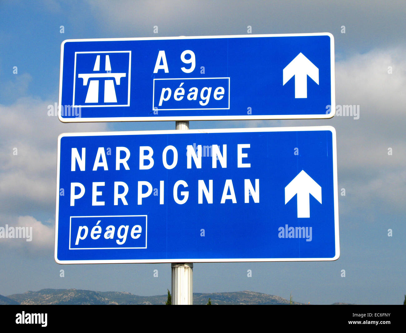 Highway signs france hi-res stock photography and images - Alamy