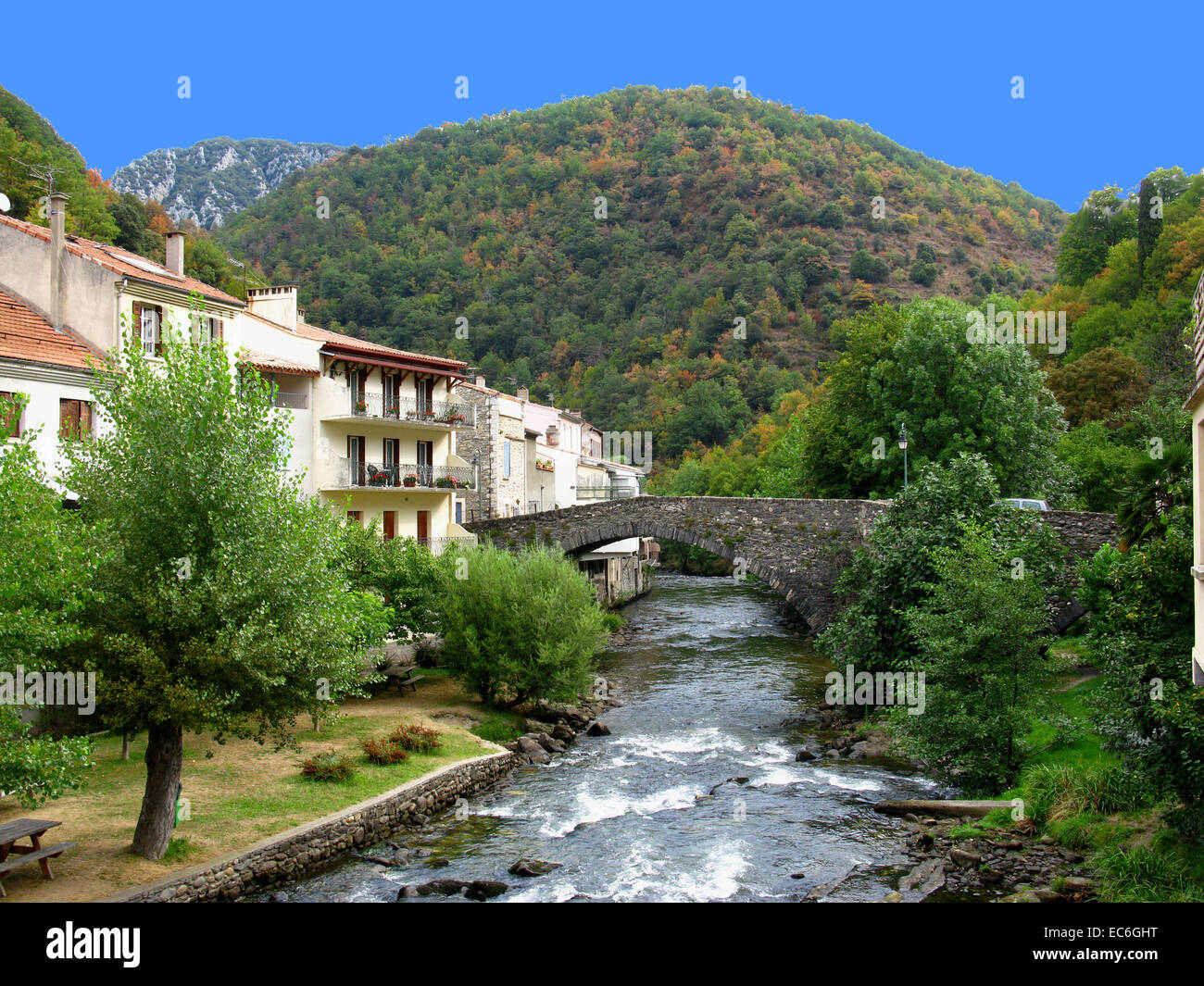 Village axat france hi-res stock photography and images - Alamy