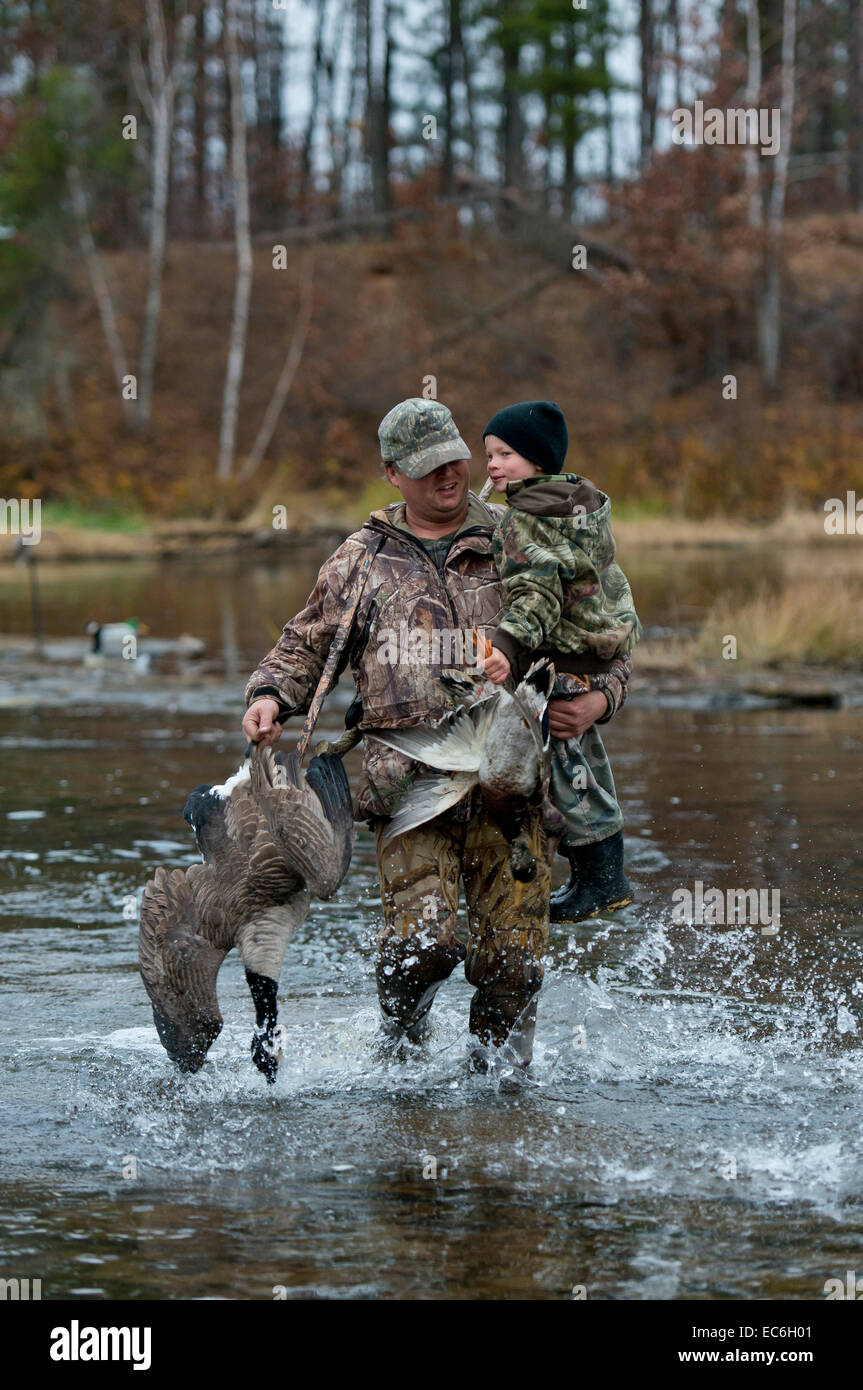 Father and son duck hunting hi-res stock photography and images - Alamy