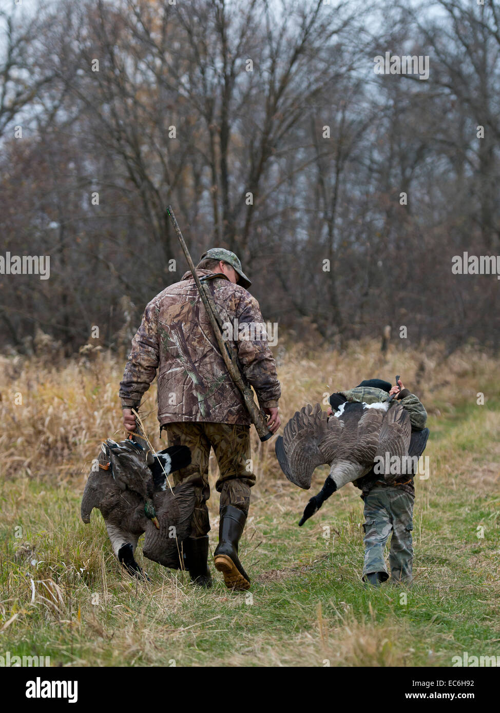 Father and son duck hunting hi-res stock photography and images - Alamy