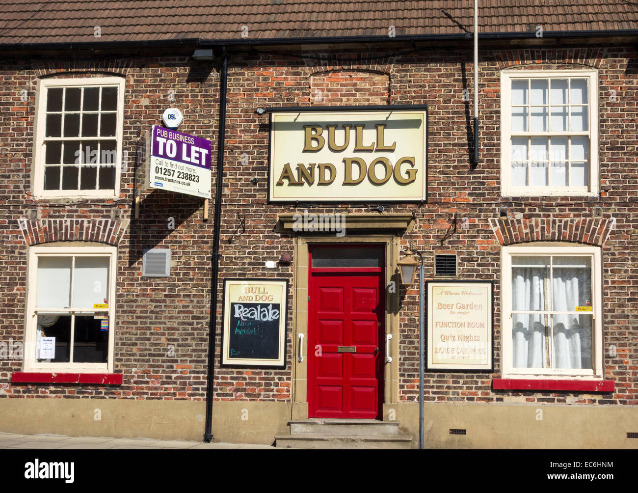 Village pub uk sign hi-res stock photography and images - Alamy