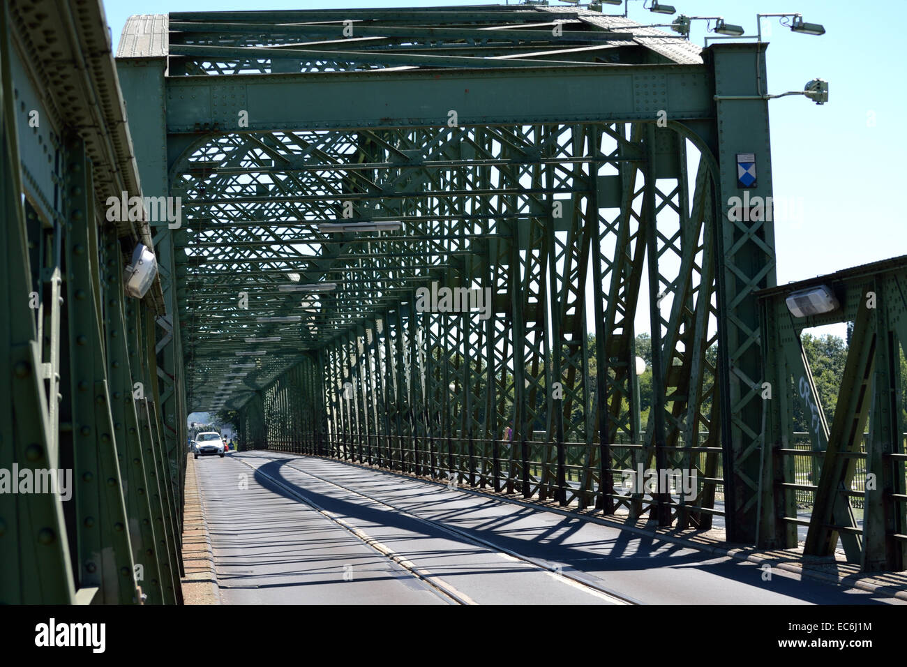 Brigde building hi-res stock photography and images - Alamy