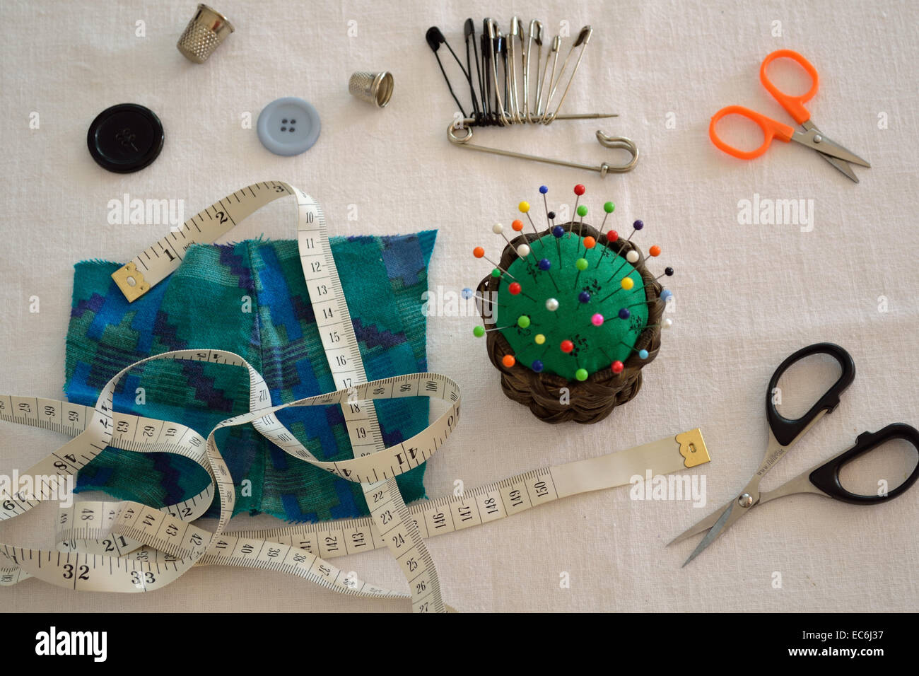 Sewing kit objects tools hi-res stock photography and images - Alamy