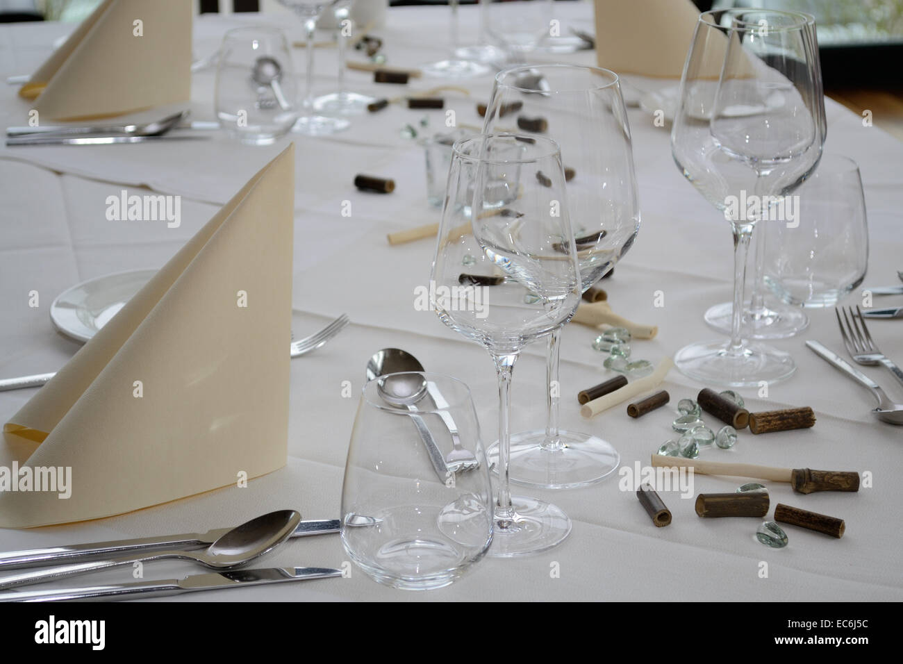 Setting charge hi-res stock photography and images - Alamy