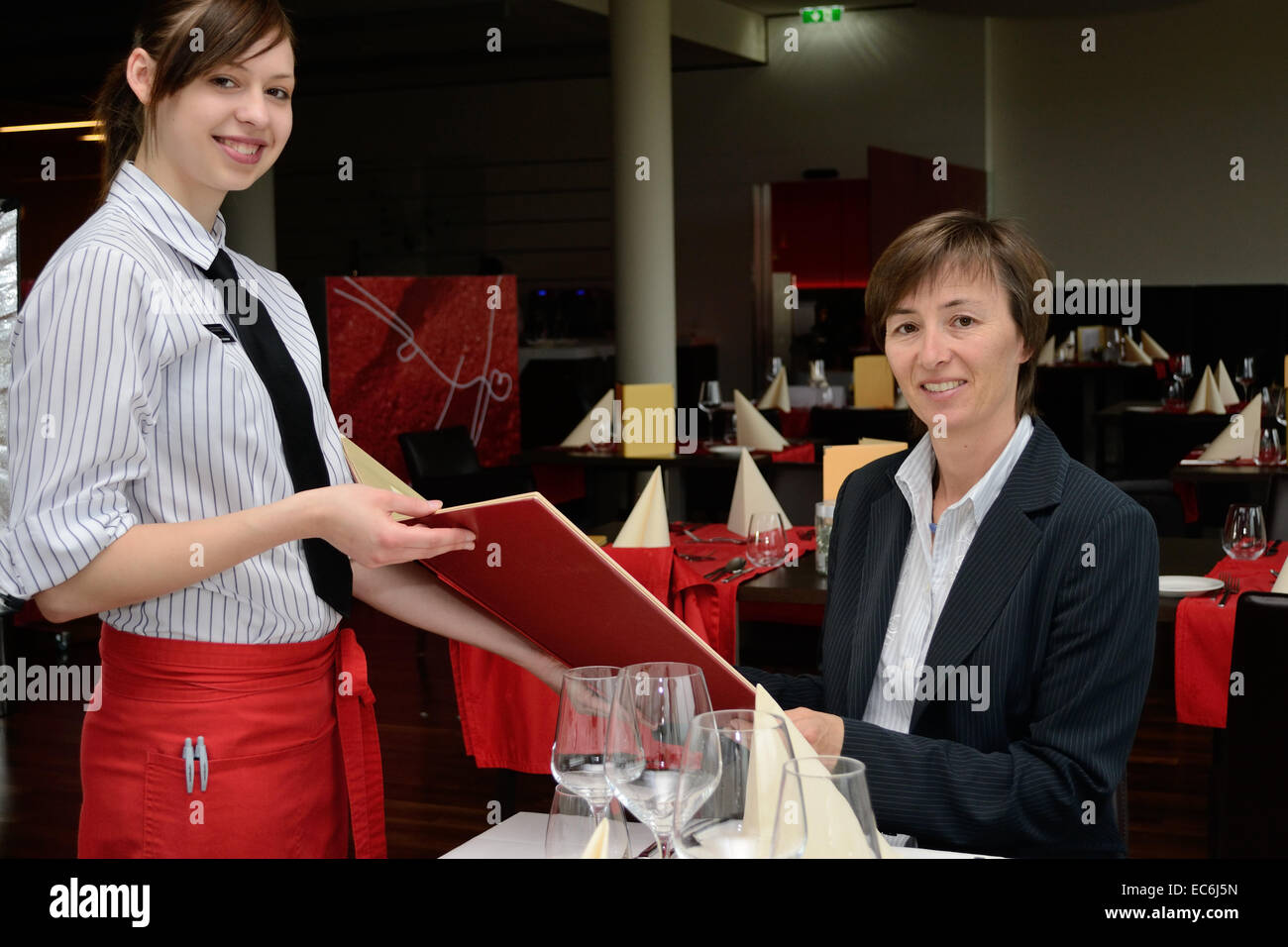 Restaurant staff wine training hi-res stock photography and images - Alamy