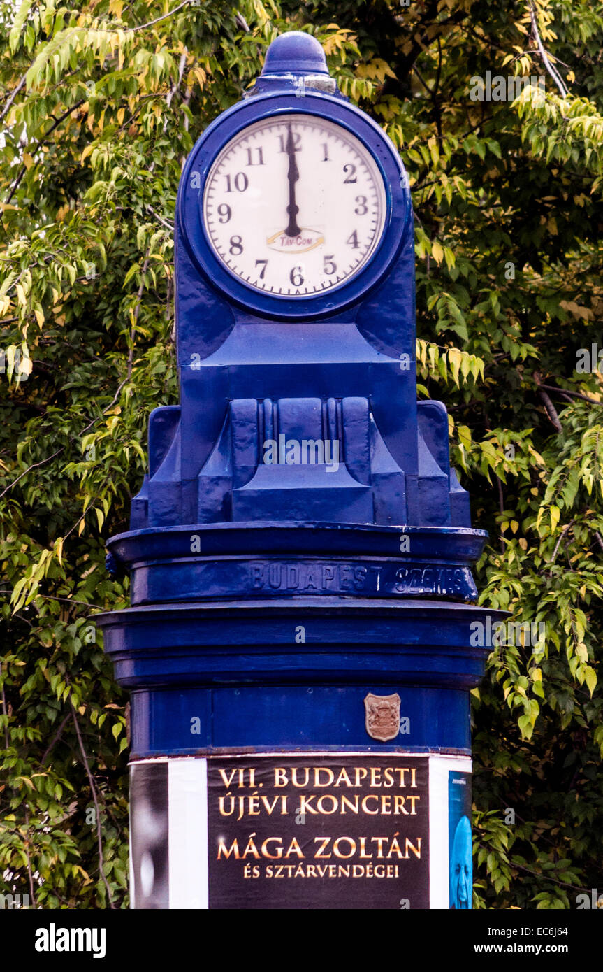 Clock on street budapest hungary hi-res stock photography and images ...