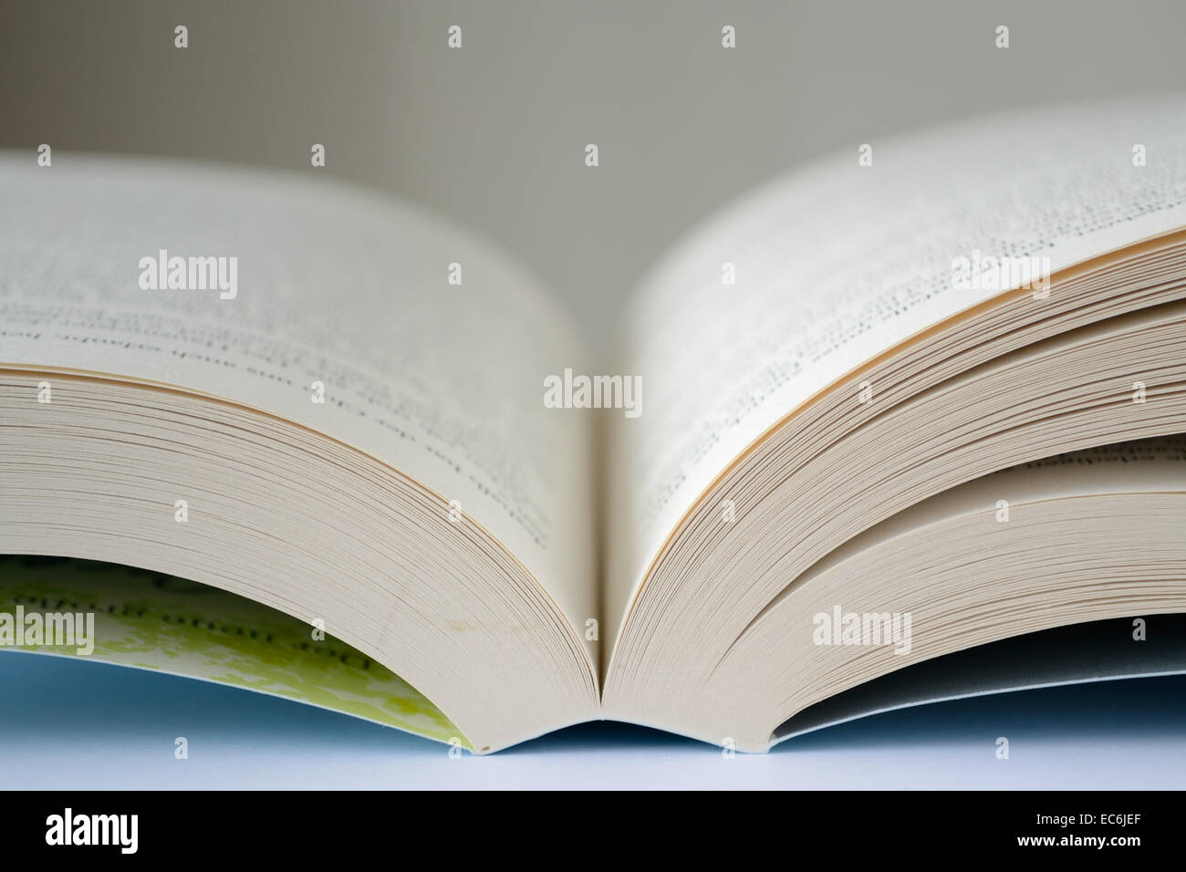 Children reading outside school library hi-res stock photography and ...