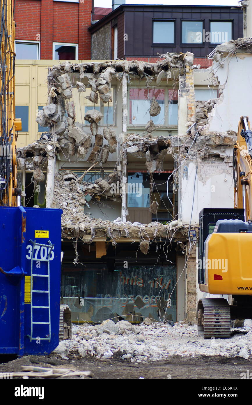 Structures rebuilding hi-res stock photography and images - Alamy