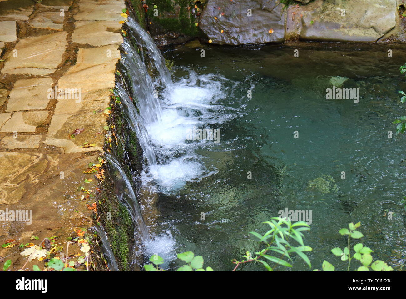 Trickle of water dam hi-res stock photography and images - Alamy