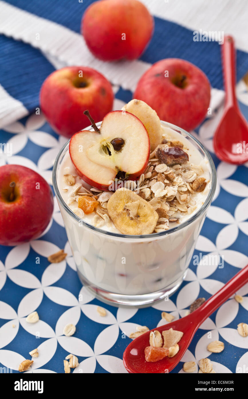 Muesli with fresh apples Stock Photo - Alamy