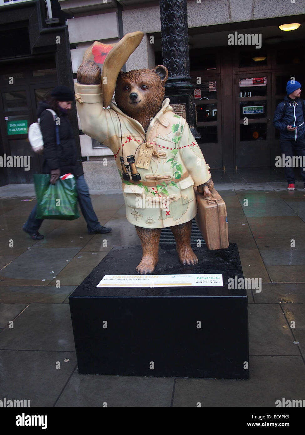 Paddington the Explorer, Piccadilly Circus, London Stock Photo - Alamy