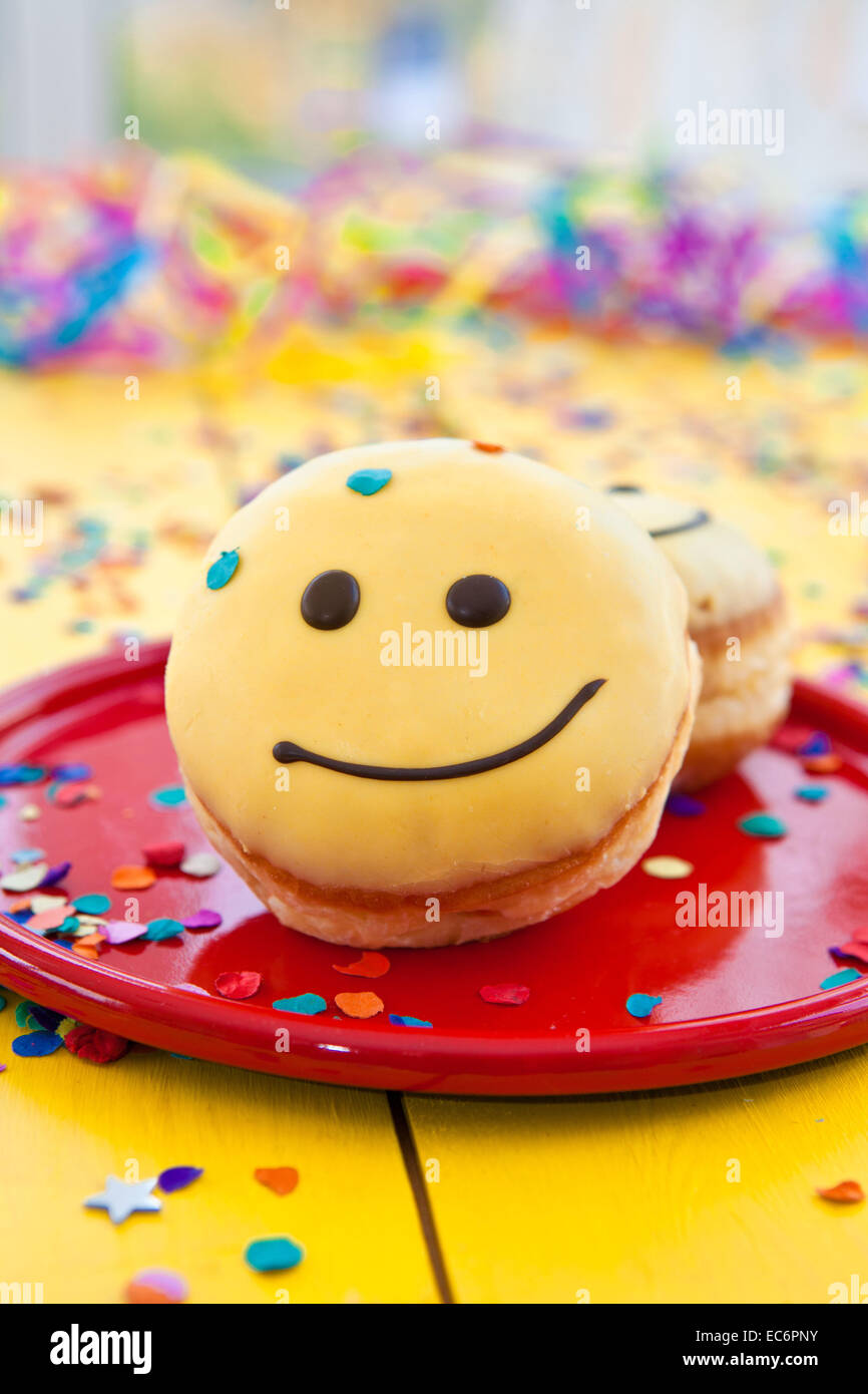 Smiley face donut hi-res stock photography and images - Alamy