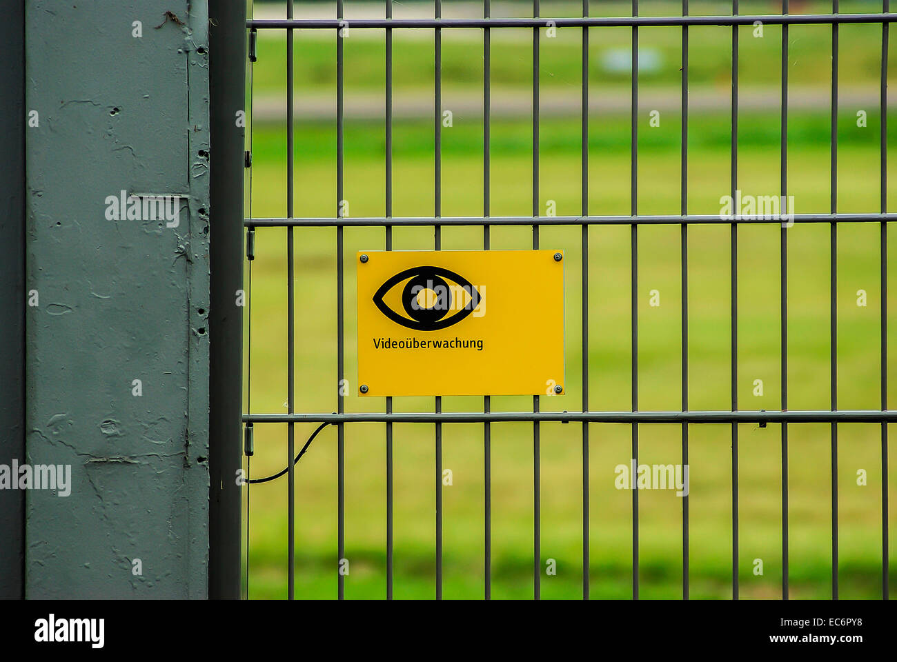 Combat barrier hi-res stock photography and images - Alamy