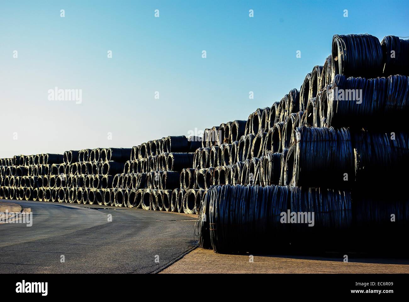 7 wire hi-res stock photography and images - Alamy